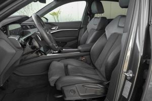 Grey Audi E-Tron 2022 in Vilnius, with an engine capacity of 0.00 L and mileage of 49 thousand km for 39000 €, photo 13 on AUTOMOTO.COM.LV