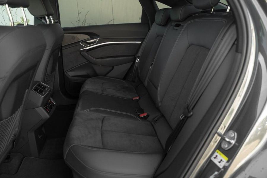Grey Audi E-Tron 2022 in Vilnius, with an engine capacity of 0.00 L and mileage of 49 thousand km for 39000 €, photo 14 on AUTOMOTO.COM.LV