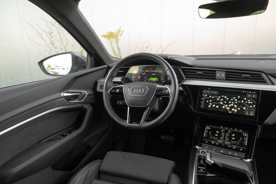Grey Audi E-Tron 2022 in Vilnius, with an engine capacity of 0.00 L and mileage of 49 thousand km for 39000 €, photo 16 on AUTOMOTO.COM.LV