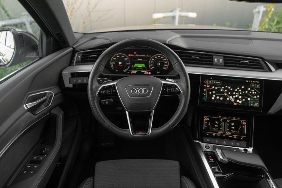 Grey Audi E-Tron 2022 in Vilnius, with an engine capacity of 0.00 L and mileage of 49 thousand km for 39000 €, photo 17 on AUTOMOTO.COM.LV
