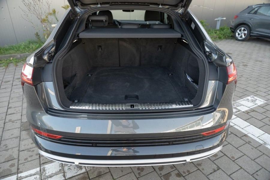 Grey Audi E-Tron 2022 in Vilnius, with an engine capacity of 0.00 L and mileage of 49 thousand km for 39000 €, photo 18 on AUTOMOTO.COM.LV