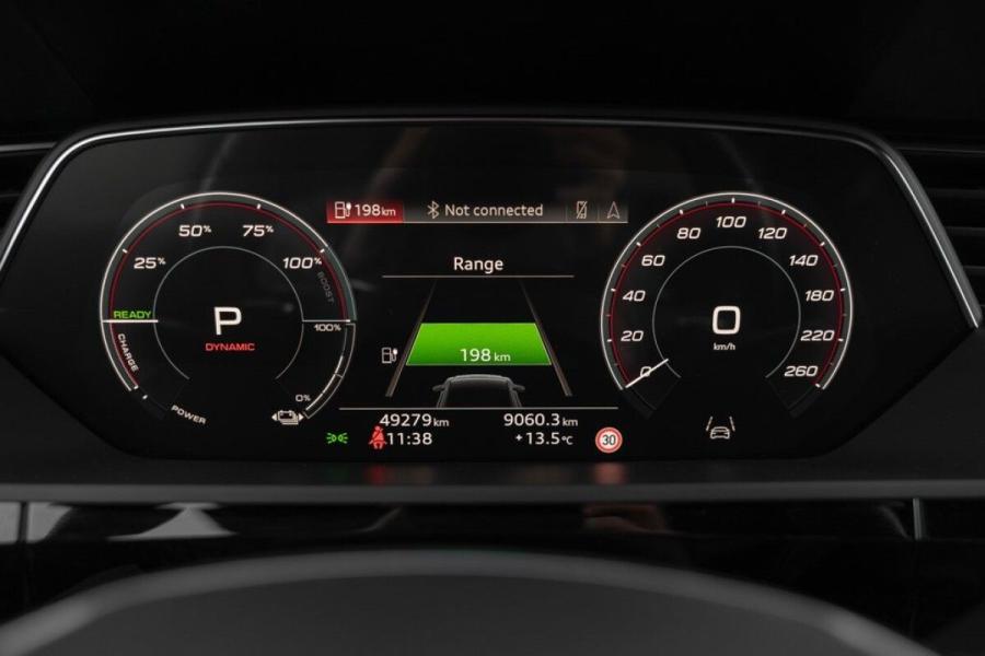 Grey Audi E-Tron 2022 in Vilnius, with an engine capacity of 0.00 L and mileage of 49 thousand km for 39000 €, photo 20 on AUTOMOTO.COM.LV