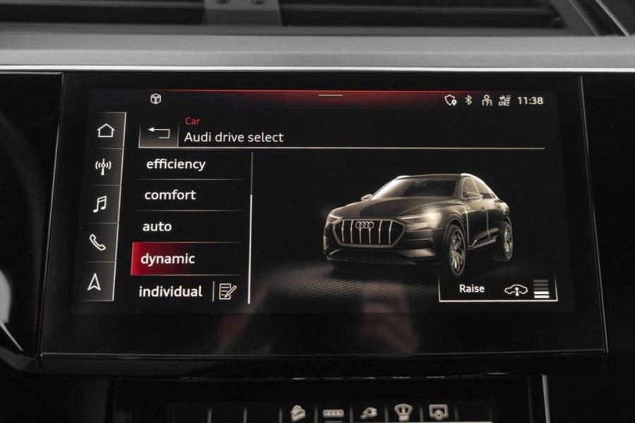Grey Audi E-Tron 2022 in Vilnius, with an engine capacity of 0.00 L and mileage of 49 thousand km for 39000 €, photo 23 on AUTOMOTO.COM.LV
