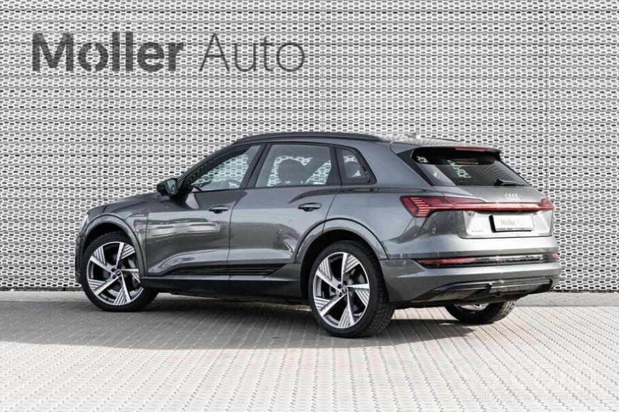 Grey Audi E-Tron 2023 in Riga, with an engine capacity of 0.00 L and mileage of 45 thousand km for 44900 €, photo 3 on AUTOMOTO.COM.LV