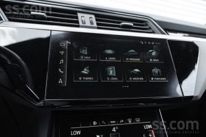 Серый Ауди E-Tron 2023 в Рига, объемом двигателя 0.00 л и пробегом 35 тыс. км за 40150 €, фото 32 на AUTOMOTO.COM.LV