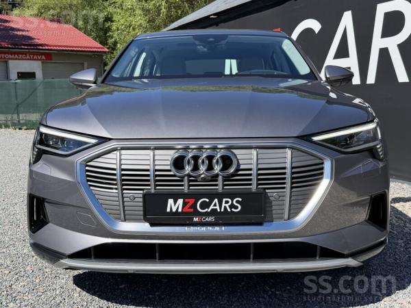 Grey Audi E-Tron 2023 in Riga, with an engine capacity of 0.00 L and mileage of 51 thousand km for 38990 €, photo 5 on AUTOMOTO.COM.LV