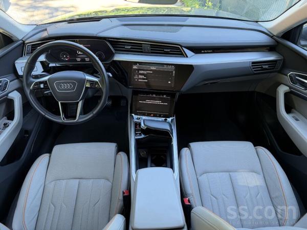 Grey Audi E-Tron 2023 in Riga, with an engine capacity of 0.00 L and mileage of 51 thousand km for 38990 €, photo 7 on AUTOMOTO.COM.LV