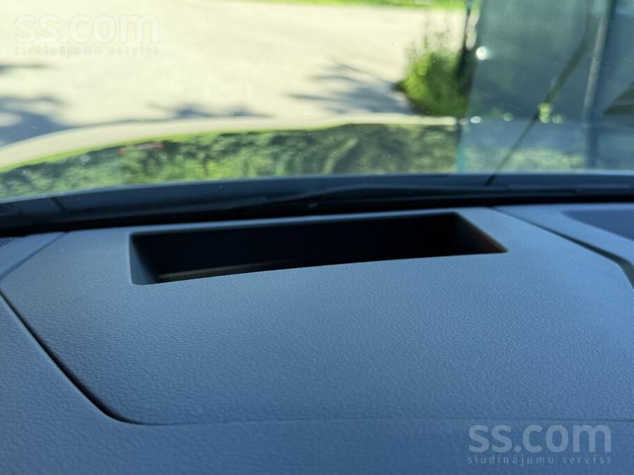 Grey Audi E-Tron 2023 in Riga, with an engine capacity of 0.00 L and mileage of 51 thousand km for 38990 €, photo 12 on AUTOMOTO.COM.LV