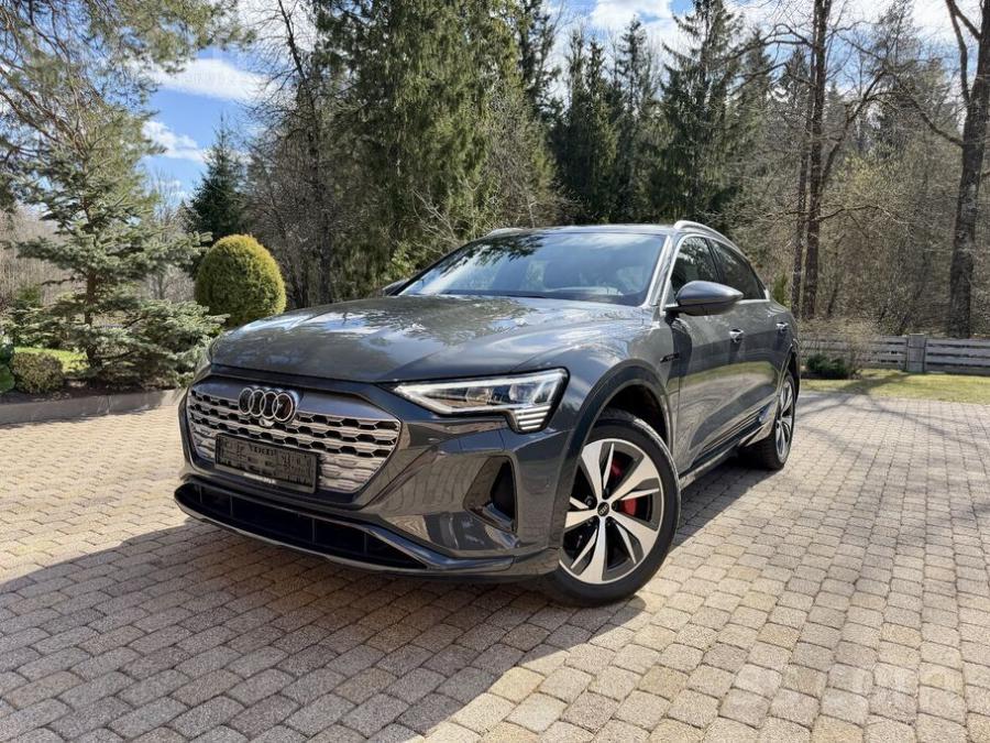 Grey Audi E-Tron 2023 in Saldus, with an engine capacity of 0.00 L and mileage of 45 thousand km for 47700 €, photo 1 on AUTOMOTO.COM.LV