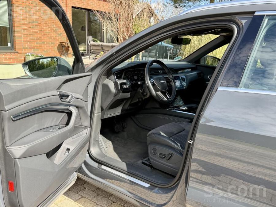 Grey Audi E-Tron 2023 in Saldus, with an engine capacity of 0.00 L and mileage of 45 thousand km for 47700 €, photo 8 on AUTOMOTO.COM.LV
