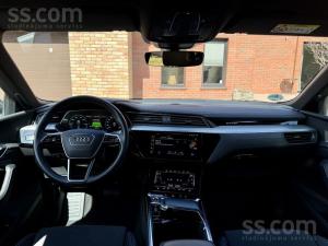 Grey Audi E-Tron 2023 in Saldus, with an engine capacity of 0.00 L and mileage of 45 thousand km for 47700 €, photo 9 on AUTOMOTO.COM.LV