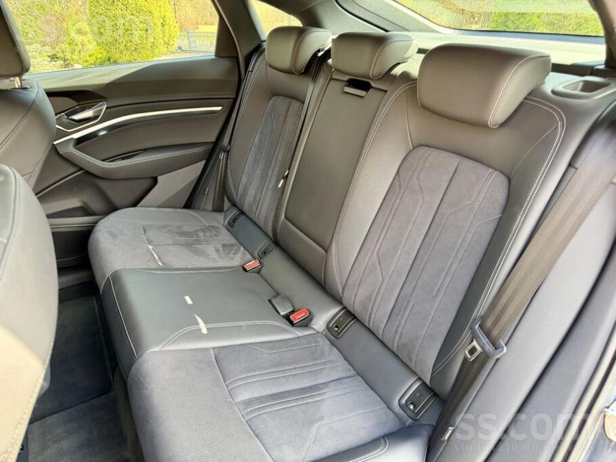 Grey Audi E-Tron 2023 in Saldus, with an engine capacity of 0.00 L and mileage of 45 thousand km for 47700 €, photo 26 on AUTOMOTO.COM.LV