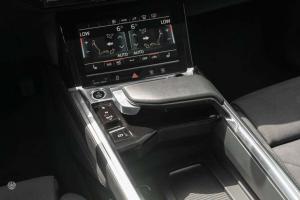 Серый Ауди E-Tron 2023 в Вильнюс, объемом двигателя 0.00 л и пробегом 86 тыс. км за 37700 €, фото 14 на AUTOMOTO.COM.LV