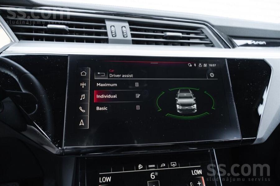 Pelēks Audi E-Tron 2023 Rīga, ar dzinēja tilpumu 0.00 L un nobraukumu 62 tūkst. km par 41450 €, foto 24 vietnē AUTOMOTO.COM.LV