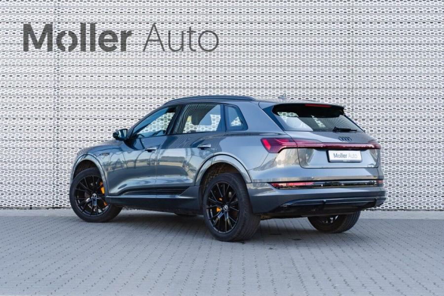 Grey Audi E-Tron 2023 in Marupe, with an engine capacity of 0.00 L and mileage of 62 thousand km for 41450 €, photo 4 on AUTOMOTO.COM.LV