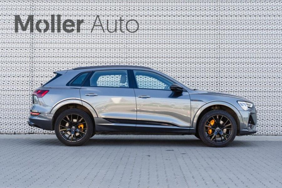 Grey Audi E-Tron 2023 in Marupe, with an engine capacity of 0.00 L and mileage of 62 thousand km for 41450 €, photo 6 on AUTOMOTO.COM.LV