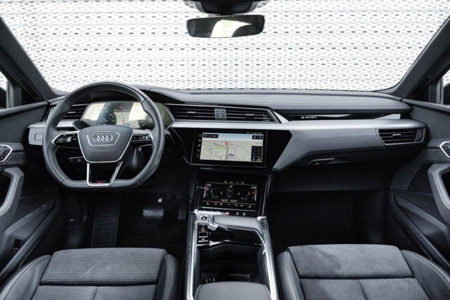 Grey Audi E-Tron 2023 in Marupe, with an engine capacity of 0.00 L and mileage of 62 thousand km for 41450 €, photo 7 on AUTOMOTO.COM.LV
