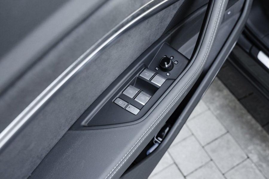 Grey Audi E-Tron 2023 in Marupe, with an engine capacity of 0.00 L and mileage of 62 thousand km for 41450 €, photo 8 on AUTOMOTO.COM.LV