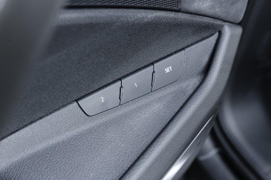Grey Audi E-Tron 2023 in Marupe, with an engine capacity of 0.00 L and mileage of 62 thousand km for 41450 €, photo 10 on AUTOMOTO.COM.LV