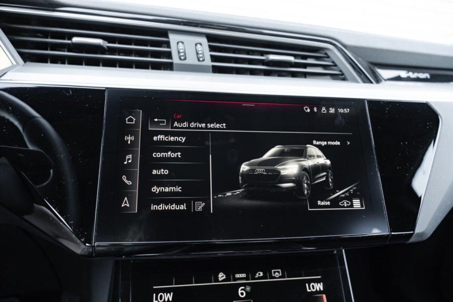Grey Audi E-Tron 2023 in Marupe, with an engine capacity of 0.00 L and mileage of 62 thousand km for 41450 €, photo 23 on AUTOMOTO.COM.LV