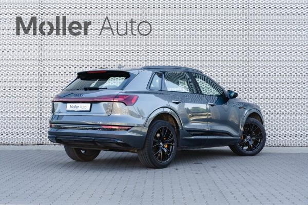 Grey Audi E-Tron 2023 in Marupe, with an engine capacity of 0.00 L and mileage of 62 thousand km for 41450 €, photo 4 on AUTOMOTO.COM.LV