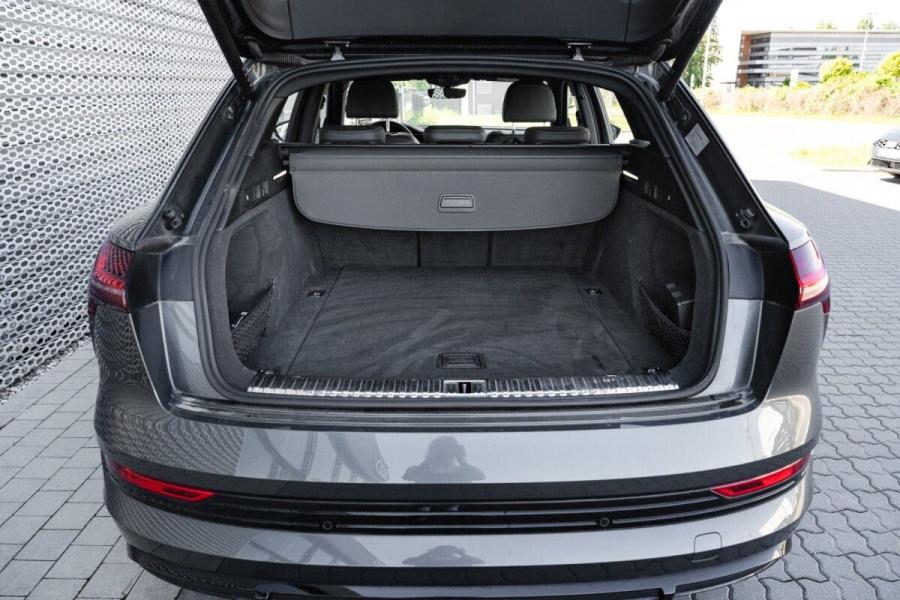 Grey Audi E-Tron 2023 in Marupe, with an engine capacity of 0.00 L and mileage of 62 thousand km for 41450 €, photo 33 on AUTOMOTO.COM.LV