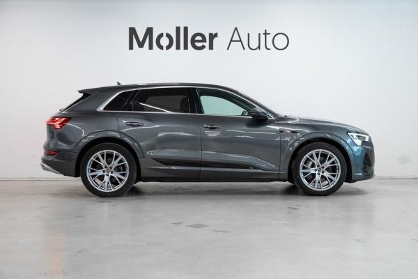 Grey Audi E-Tron 2023 in Vilnius, with an engine capacity of 0.00 L and mileage of 56 thousand km for 37000 €, photo 8 on AUTOMOTO.COM.LV