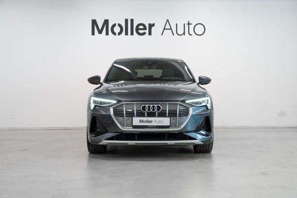 Grey Audi E-Tron 2023 in Vilnius, with an engine capacity of 0.00 L and mileage of 56 thousand km for 37000 €, photo 9 on AUTOMOTO.COM.LV