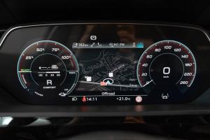 Серый Ауди E-Tron 2023 в Вильнюс, объемом двигателя 0.00 л и пробегом 56 тыс. км за 37000 €, фото 15 на AUTOMOTO.COM.LV