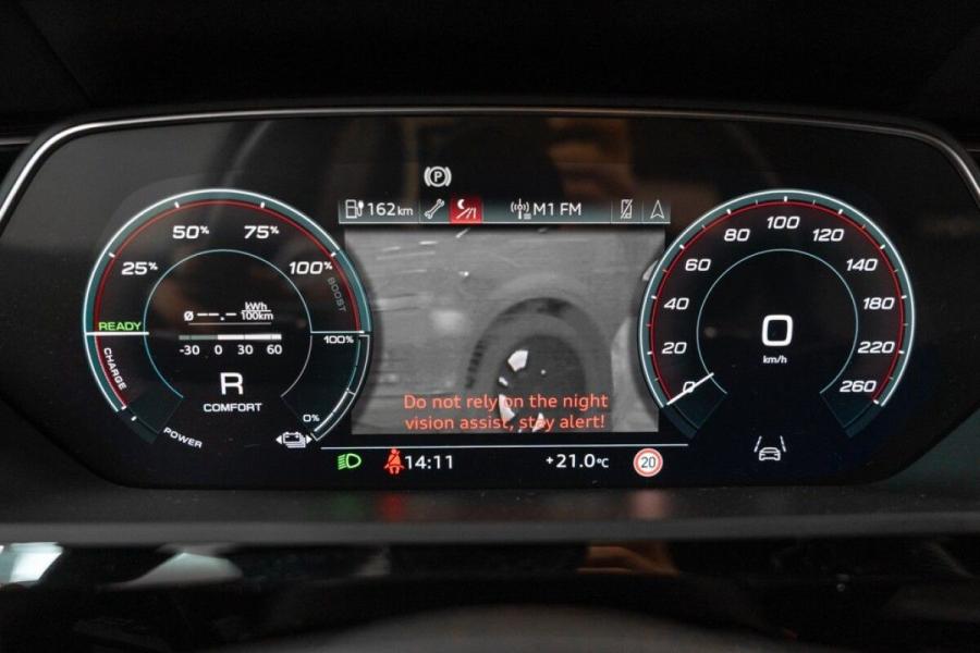 Серый Ауди E-Tron 2023 в Вильнюс, объемом двигателя 0.00 л и пробегом 56 тыс. км за 37000 €, фото 16 на AUTOMOTO.COM.LV