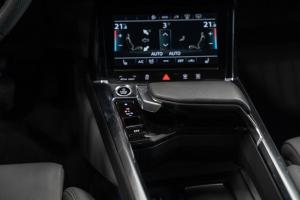Серый Ауди E-Tron 2023 в Вильнюс, объемом двигателя 0.00 л и пробегом 56 тыс. км за 37000 €, фото 23 на AUTOMOTO.COM.LV