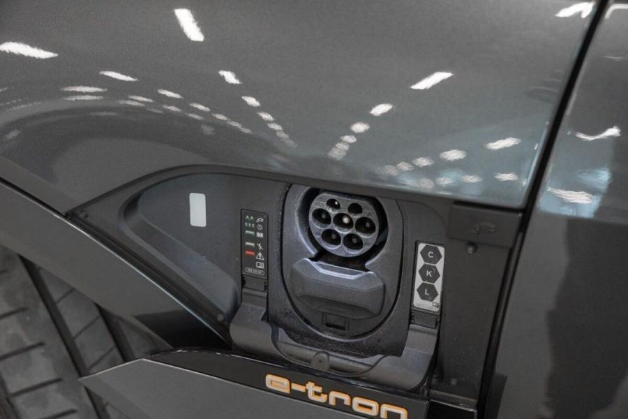 Серый Ауди E-Tron 2023 в Вильнюс, объемом двигателя 0.00 л и пробегом 56 тыс. км за 37000 €, фото 27 на AUTOMOTO.COM.LV