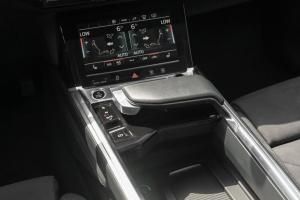 Серый Ауди E-Tron 2023 в Вильнюс, объемом двигателя 0.00 л и пробегом 86 тыс. км за 37700 €, фото 14 на AUTOMOTO.COM.LV