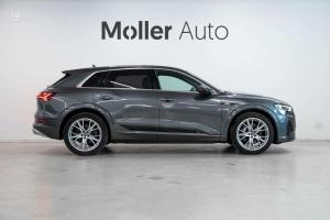 Grey Audi E-Tron 2023 in Vilnius, with an engine capacity of 0.00 L and mileage of 56 thousand km for 37000 €, photo 5 on AUTOMOTO.COM.LV