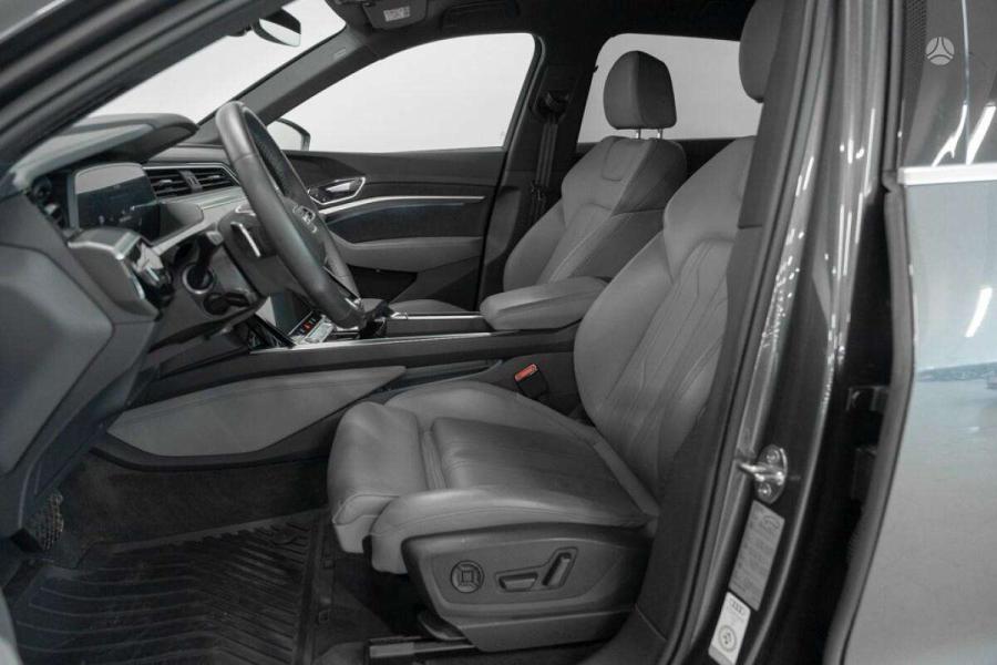 Grey Audi E-Tron 2023 in Vilnius, with an engine capacity of 0.00 L and mileage of 56 thousand km for 37000 €, photo 8 on AUTOMOTO.COM.LV