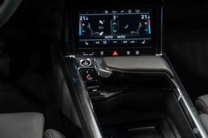 Grey Audi E-Tron 2023 in Vilnius, with an engine capacity of 0.00 L and mileage of 56 thousand km for 37000 €, photo 19 on AUTOMOTO.COM.LV