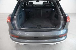 Grey Audi E-Tron 2023 in Vilnius, with an engine capacity of 0.00 L and mileage of 56 thousand km for 37000 €, photo 21 on AUTOMOTO.COM.LV
