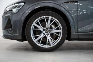 Grey Audi E-Tron 2023 in Vilnius, with an engine capacity of 0.00 L and mileage of 56 thousand km for 37000 €, photo 24 on AUTOMOTO.COM.LV
