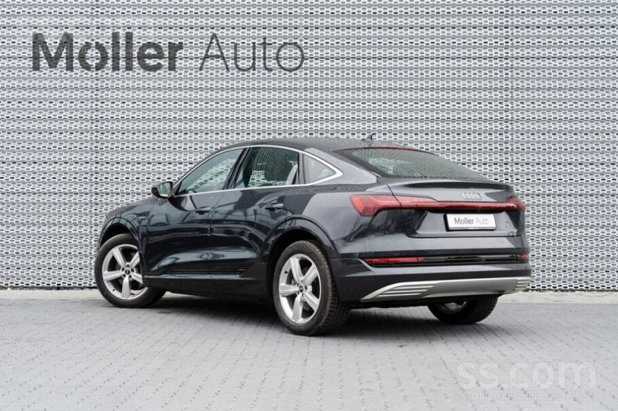 Pelēks Audi E-Tron 2023 Rīga, ar dzinēja tilpumu 0.00 L un nobraukumu 35 tūkst. km par 39850 €, foto 4 vietnē AUTOMOTO.COM.LV