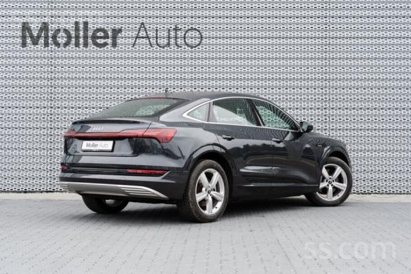 Grey Audi E-Tron 2023 in Riga, with an engine capacity of 0.00 L and mileage of 35 thousand km for 39850 €, photo 4 on AUTOMOTO.COM.LV