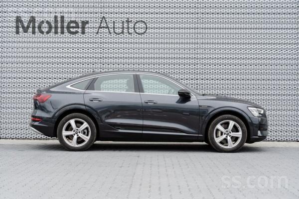 Grey Audi E-Tron 2023 in Riga, with an engine capacity of 0.00 L and mileage of 35 thousand km for 39850 €, photo 5 on AUTOMOTO.COM.LV
