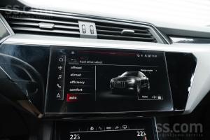 Pelēks Audi E-Tron 2023 Rīga, ar dzinēja tilpumu 0.00 L un nobraukumu 35 tūkst. km par 39850 €, foto 24 vietnē AUTOMOTO.COM.LV