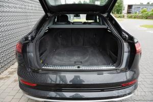 Pelēks Audi E-Tron 2023 Rīga, ar dzinēja tilpumu 0.00 L un nobraukumu 35 tūkst. km par 39850 €, foto 33 vietnē AUTOMOTO.COM.LV