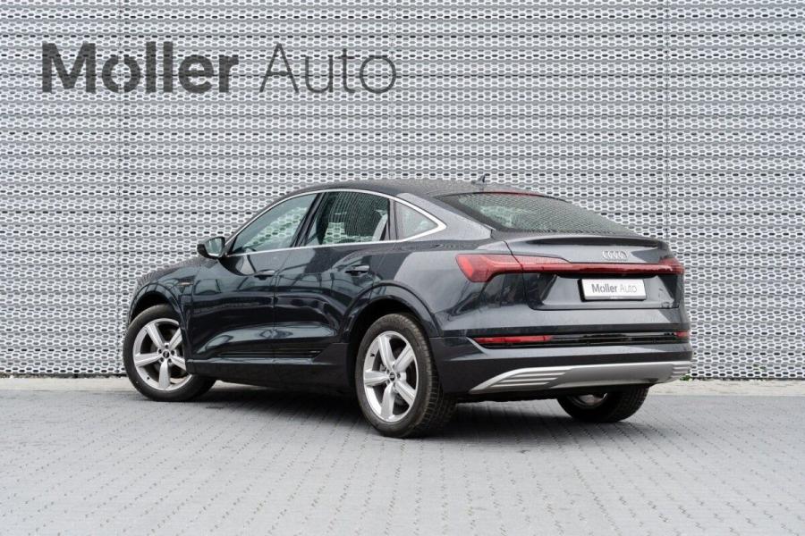Pelēks Audi E-Tron 2023 Mārupe, ar dzinēja tilpumu 0.00 L un nobraukumu 35 tūkst. km par 39850 €, foto 4 vietnē AUTOMOTO.COM.LV