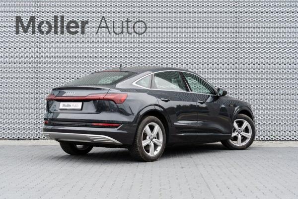 Pelēks Audi E-Tron 2023 Mārupe, ar dzinēja tilpumu 0.00 L un nobraukumu 35 tūkst. km par 39850 €, foto 4 vietnē AUTOMOTO.COM.LV