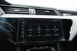 Pelēks Audi E-Tron 2023 Mārupe, ar dzinēja tilpumu 0.00 L un nobraukumu 35 tūkst. km par 39850 €, foto 22 vietnē AUTOMOTO.COM.LV