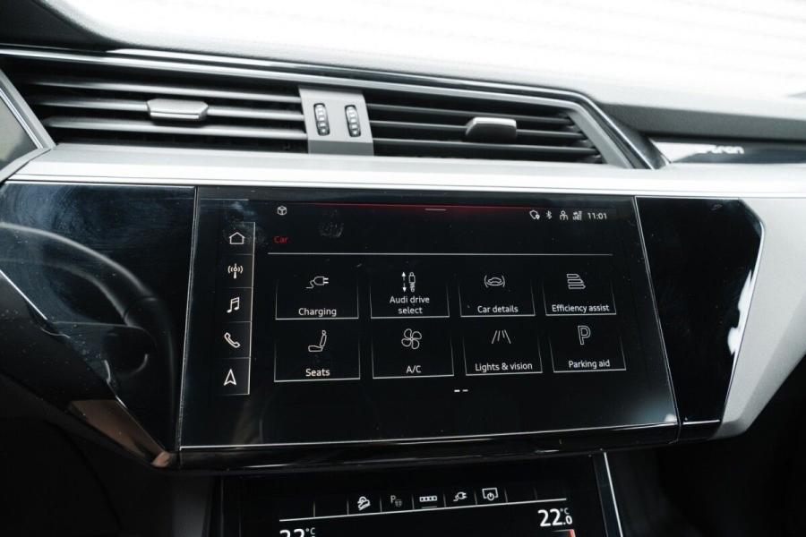Pelēks Audi E-Tron 2023 Mārupe, ar dzinēja tilpumu 0.00 L un nobraukumu 35 tūkst. km par 39850 €, foto 22 vietnē AUTOMOTO.COM.LV