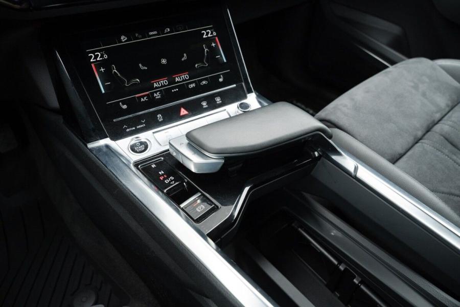 Pelēks Audi E-Tron 2023 Mārupe, ar dzinēja tilpumu 0.00 L un nobraukumu 35 tūkst. km par 39850 €, foto 31 vietnē AUTOMOTO.COM.LV