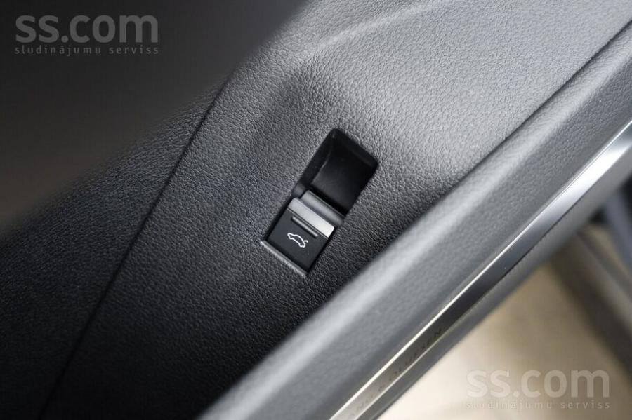 Grey Audi E-Tron 2023 in Riga, with an engine capacity of 0.00 L and mileage of 57 thousand km for 51900 €, photo 10 on AUTOMOTO.COM.LV