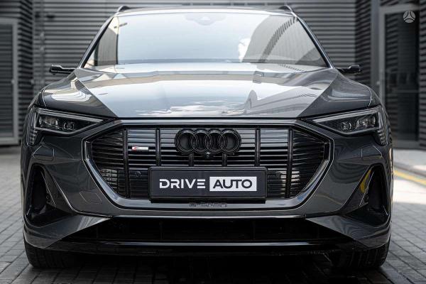 Pelēks Audi E-Tron 2023 Viļņa, ar dzinēja tilpumu 0.00 L un nobraukumu 87 tūkst. km par 34900 €, foto 3 vietnē AUTOMOTO.COM.LV